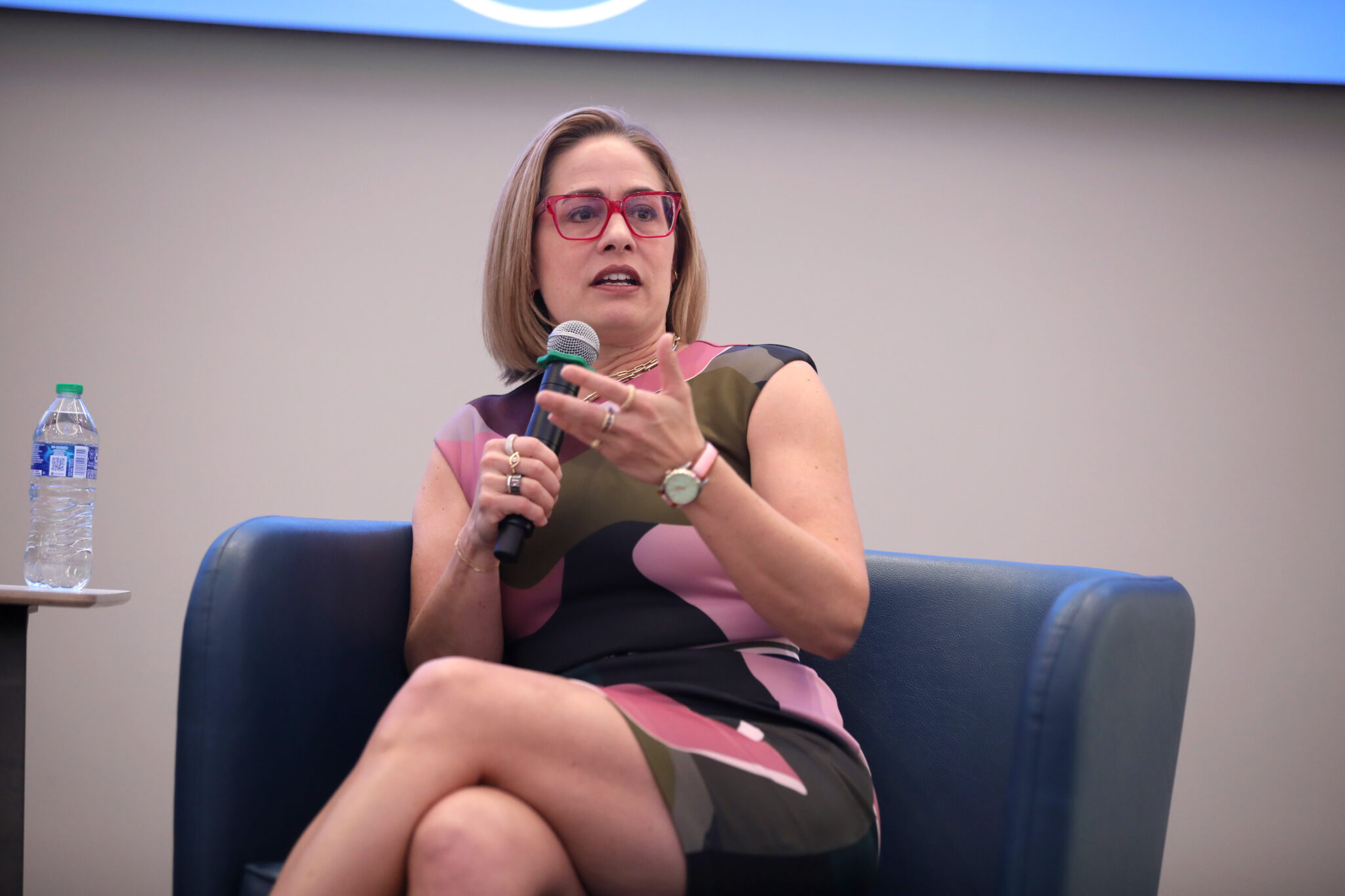 Looking back on Kyrsten Sinema's best terrible outfits - The Youth Insight